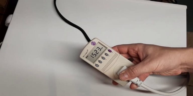 How Many Watts Does a Freezer Use Per Hour (Explained)